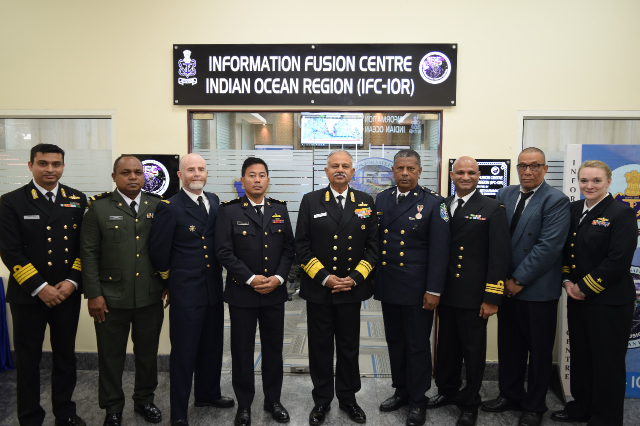 VAdm. Ajendra Bahadur Singh, FOC-In-C (WNC) Visits IMAC & IFC-IOR ...